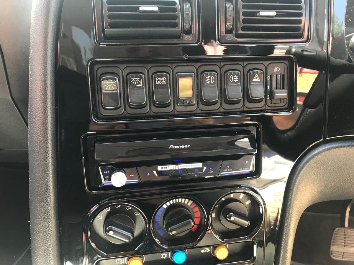 Pioneer AVH-Z7100DAB installed in TX4 Black Cab – Dynamic Sounds Car ...